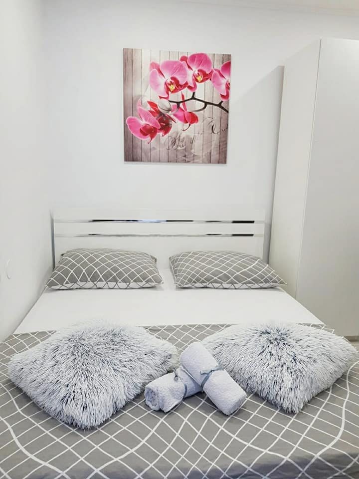 Studio Apartment Dino - Tučepi