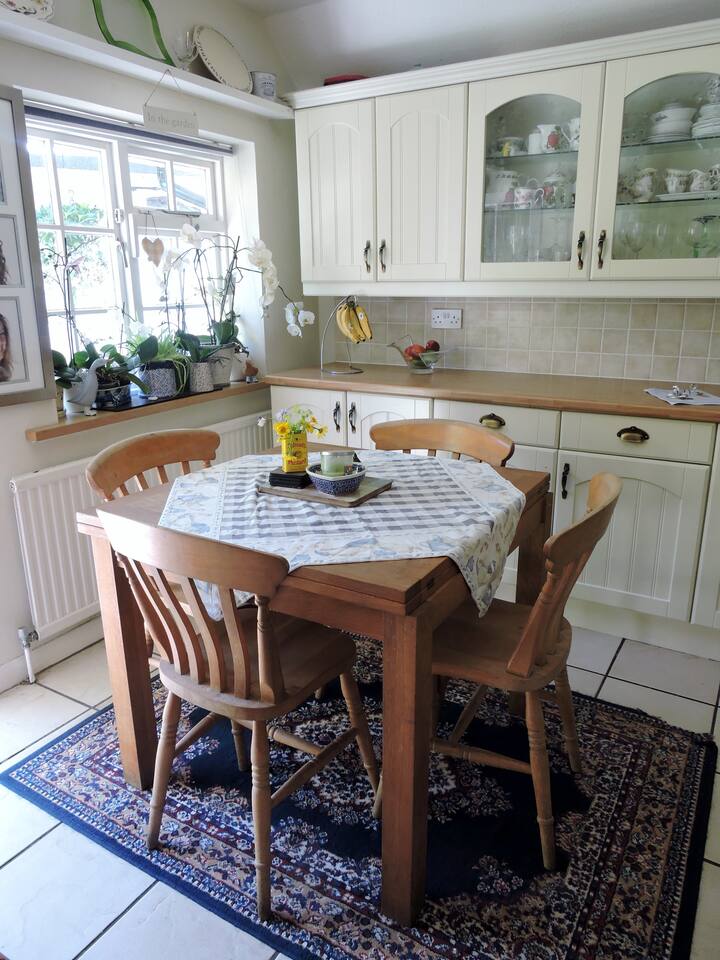 Twin Room In 18th Century Cottage Near Goodwood - Chichester