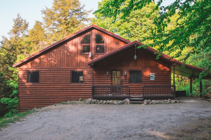 Stunning Muskoka Waterfront Cottage On 3 Mile Lake - Algonquin Provincial Park
