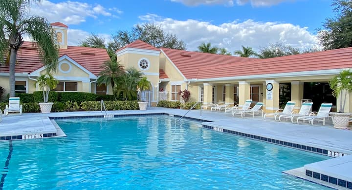 Luxury Resort Style 2 /2 Bath Condo W/lanai In Venetian Palms - Fort Myers