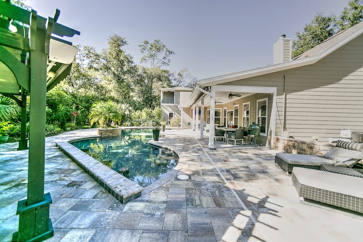 Private Yet Close To Everything, Six Bedrooms 4 Bathrooms Sleeps 14 - Ormond Beach, FL