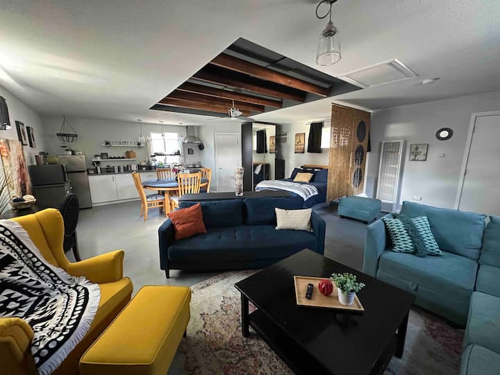 Simply Spacious Studio Guesthouse - Sacramento, CA