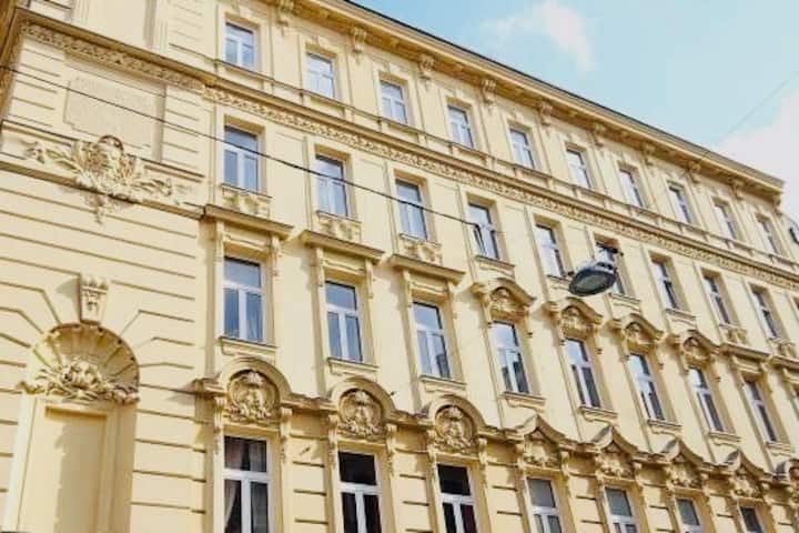 Home With Heart No. 5 - Viena