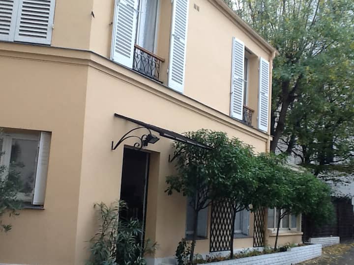 Petite Maison De Ville Avec Jardin - Neuilly-sur-Seine