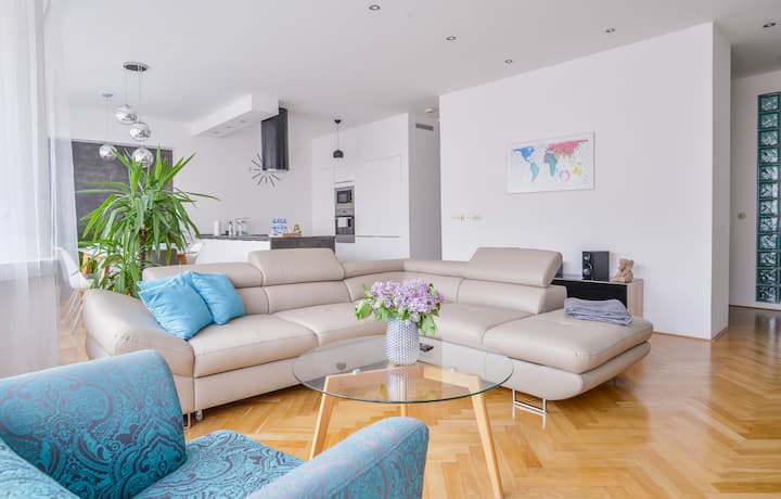 Sunny And Designed 2 Bdr. 120 M2 Apt. - Prague