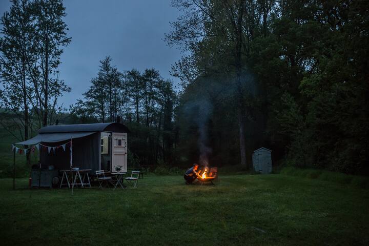 Everdene Hut At Laverstock Farm - Crewkerne