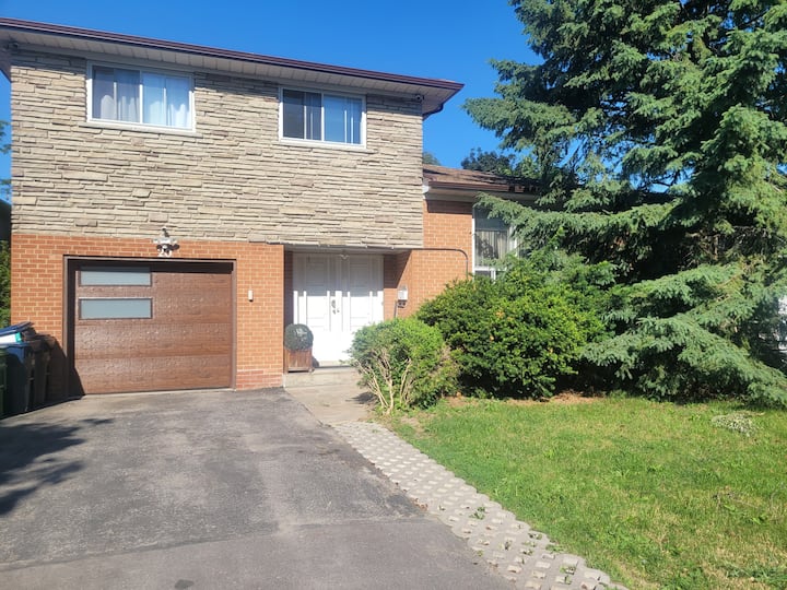 Cozy Private Room With A Lovely Backyard - Toronto