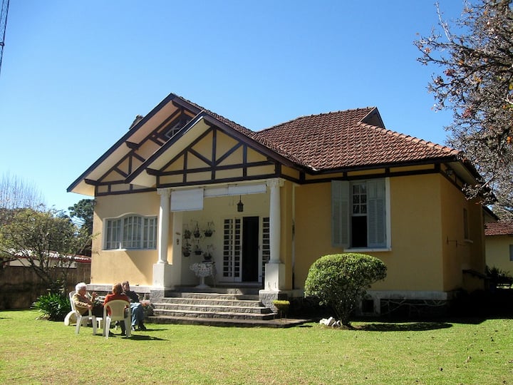 500 M Do Centro De Capivari Mas Em Rua Tranquila! - Campos do Jordão