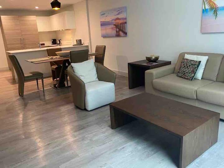 Ch / Luxury /Nuevo  Condominio Al Mar - Hollywood, FL