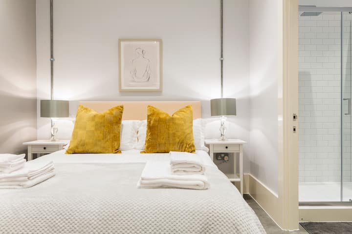 Spacious & Modern Apartment In The City Centre - Bristol