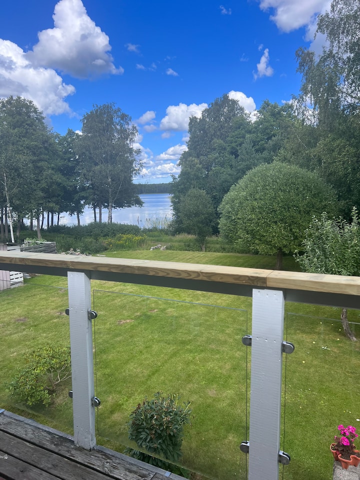 Large Lake House Ideal For Swimming And Fishing! - Rimbo
