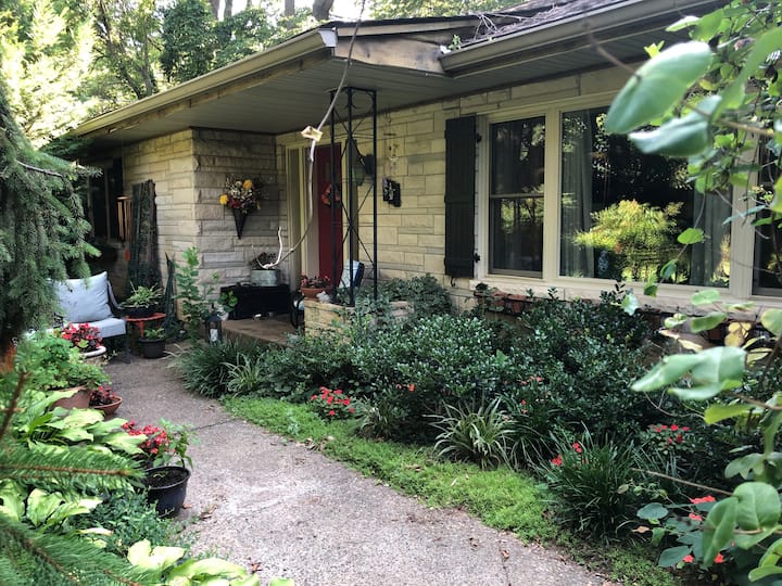 Cozy Cottage, Pets Free Quiet, Private, Convenient - Louisville, KY