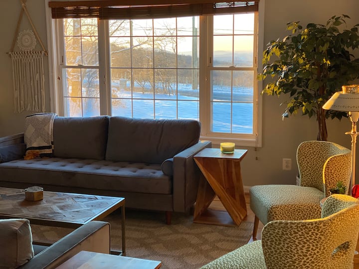 Blue Mountain Getaway: Hot Tub, Winery, Game Room - Sky Meadows State Park, Delaplane