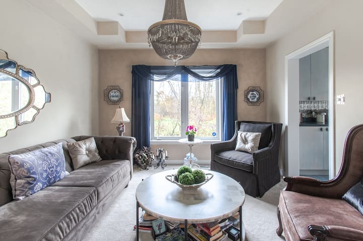 Chocolate Brown Bdrm Walking Distance To Lake Ont - Ajax