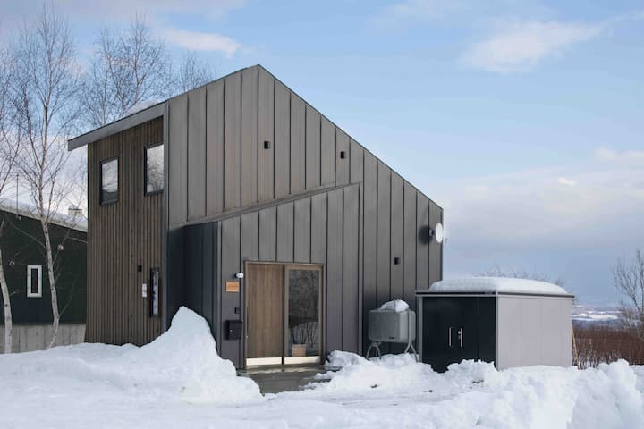 Momo Niseko - Niseko