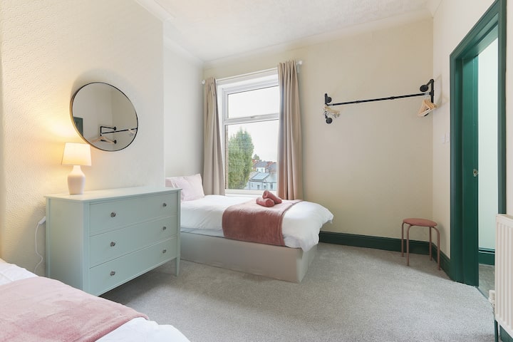 Home From Home | Ideal For Groups | Free Parking - Rotherham