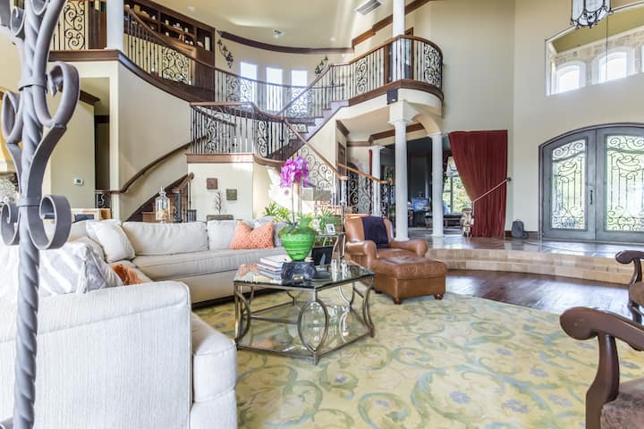 Mini Mansion In Dallas Hill Country - Mansfield, TX