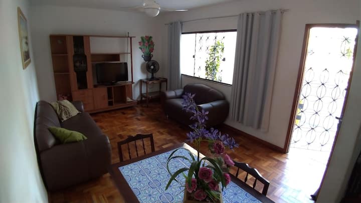 Casa 2 Qts, 2 Banh, 1 Vaga, Centro A 300m Da Praia - Guarapari