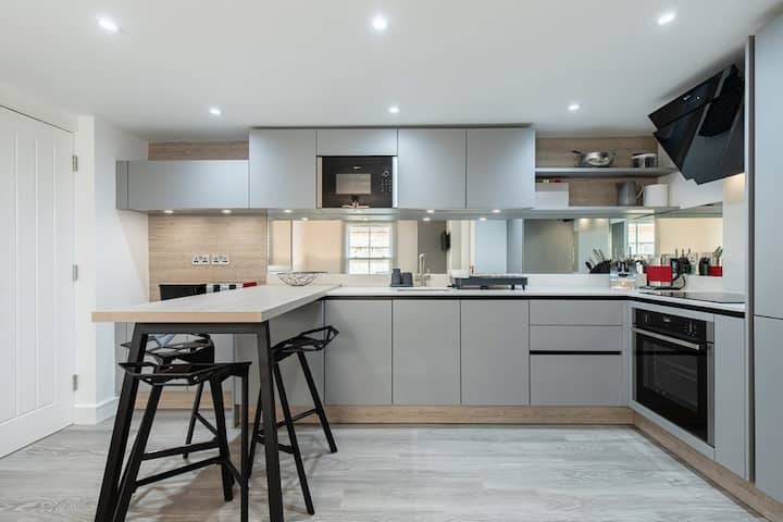 Modern Two Bedroom Apartment With Parking - Oxford