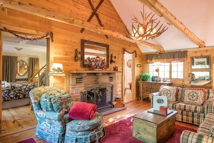 Enchanting Mountain Log Cabin - Allenspark, CO