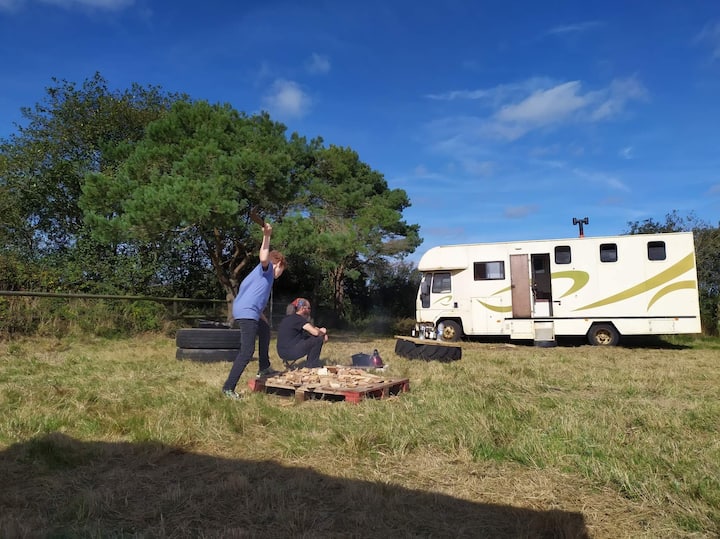 4 Berth Horsebox On 2 Acre Field With Free Parking - Pool