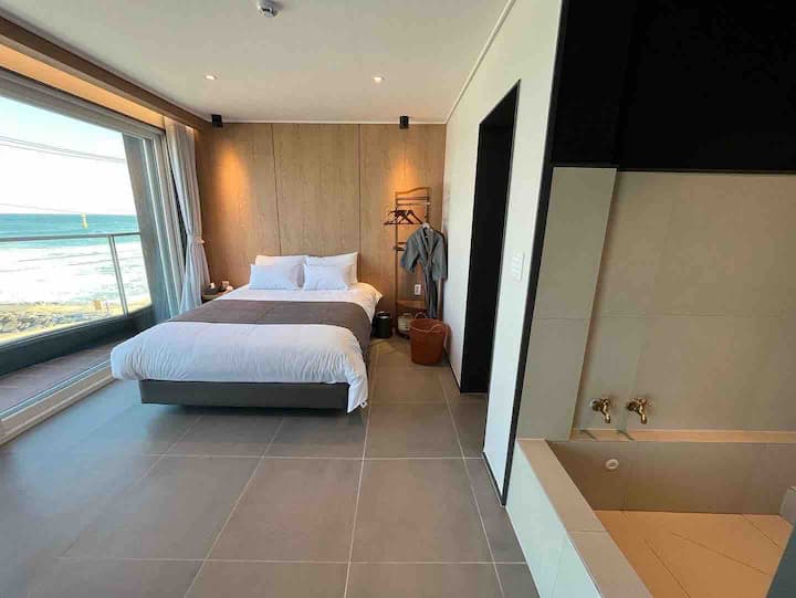 근접오션뷰/그레이우드/스세권,유명관광지뷰/족욕탕/풀옵션/문자주시면할인 - Gangneung-si