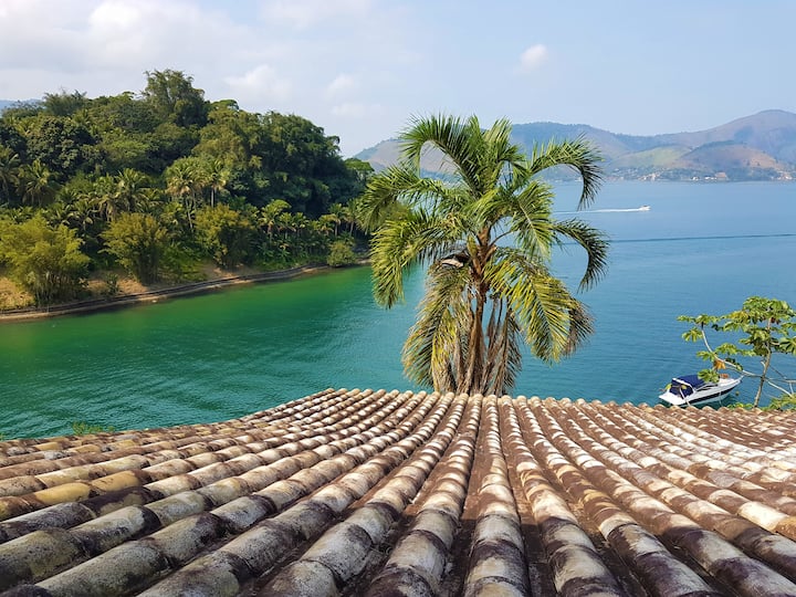 Em Angra, Espaçosa Casa Com Deck Para O Mar! - アングラ・ドス・レイス