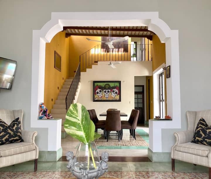 Hacienda Style Friends & Family Oriented Pool Bbq, Netflix, Free Parking, Ac - Merida