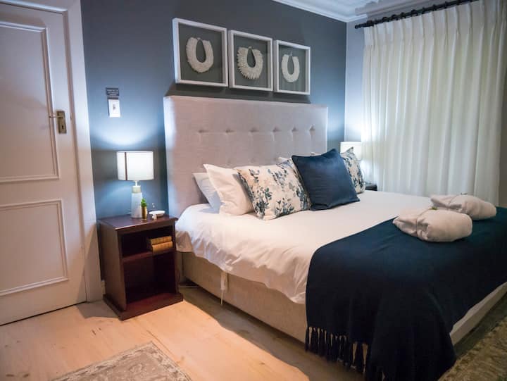 Luxury Garden Facing King/twin Room @ Roseroc - Knysna