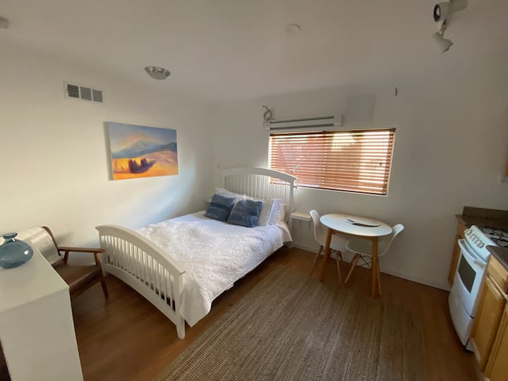 Quite Cozy Apartment W/ Parking And New Security! - Berkeley