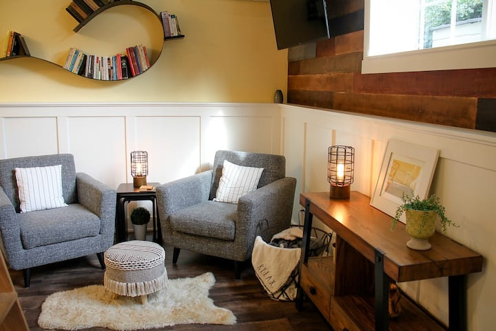 Bridgetown Bungalow: The Perfect Cozy Getaway! - Portland