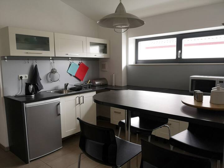 Großes Zimmer Nähe Hannover Messe Mit Balkon - Hannover