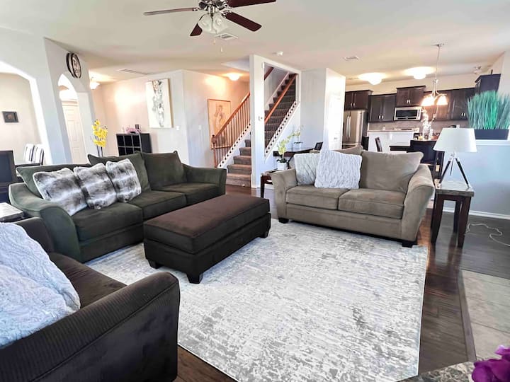 Tranquil Family Oasis Near Ft. Cavazos | Sleeps 13 - Killeen, TX