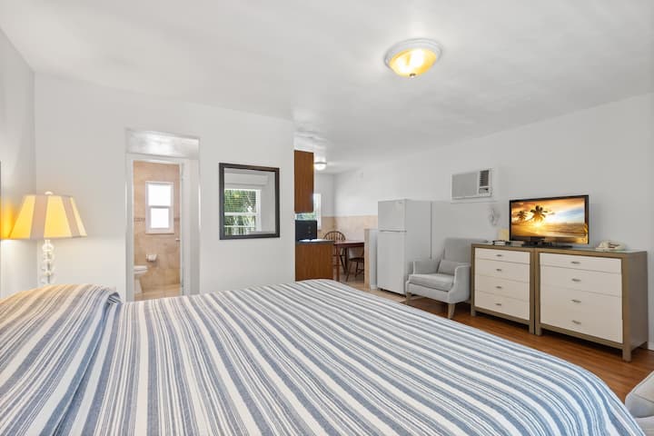 Cheri Lyn King Size Bed - Treasure Island, FL