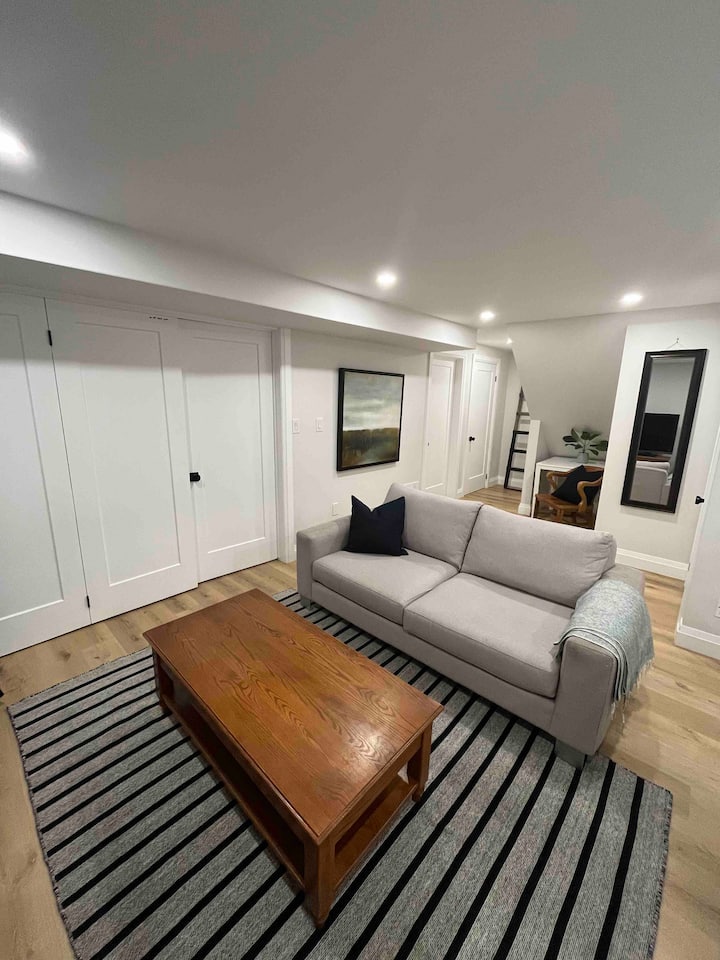 Private Lux Lower Level • All-inclusive - Oakville
