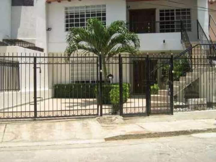 Lindo Apartamento Cerca Al Mar - Santa Marta