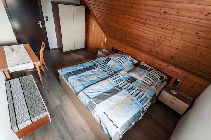 ★ Großes Zimmer & Doppelbett Inkl. Badezimmer ★ - Kronach