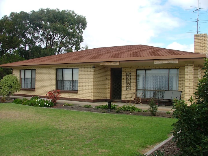 Kirazz Esplanade - Kingscote