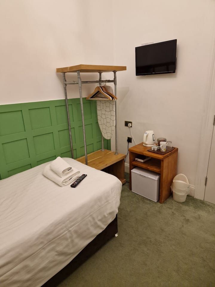 Single Ensuite Room In A B&b -