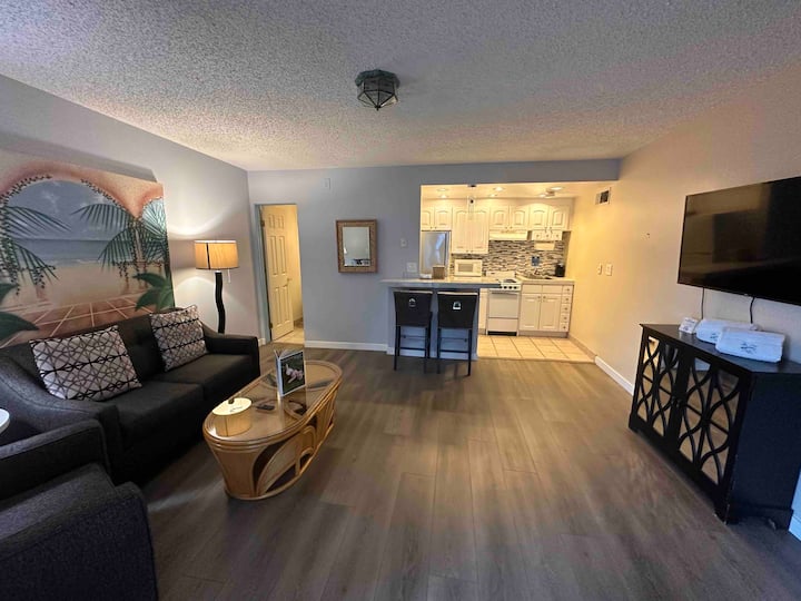58 - Spacious Luxury King Ste (1 Bedroom, 2 Bath) - Palm Springs, CA