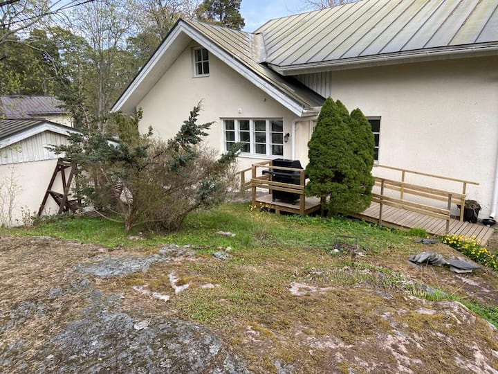 Huoneisto Ja Piha Kivenheiton Päässä Rannalta - Hanko