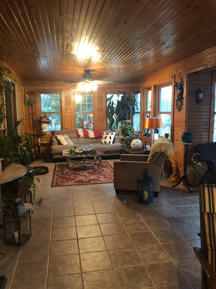 Private Bedroom 3 All Seasons Jim Thorpe Area - Jim Thorpe, PA