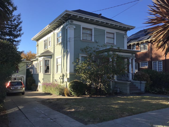 Prime Location Close To Transport, Shops & Campus - Berkeley, CA