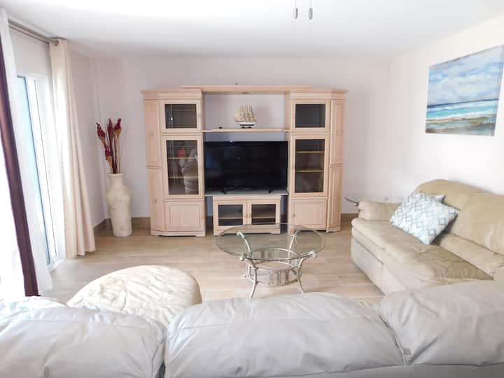 Spacious 2 Story Condo With Full Amenities - Tobago