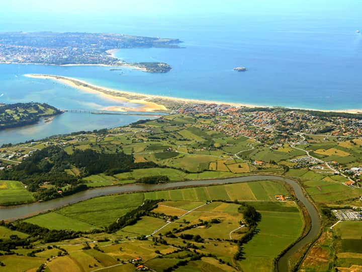 Chalet Independiente En Loredo - Santander, España