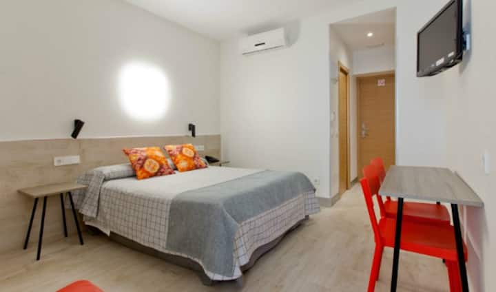 Private Single Room (Puerta Del Sol ) - Madrid