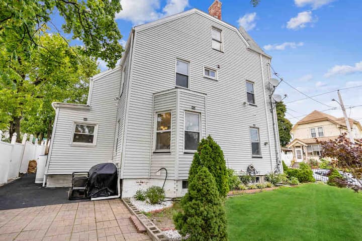 Charming 4r Boston Home W/parking, 5 Min To Casino - Everett, MA