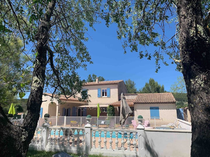 Entre Mer Et Montagne, Un Rêve Et Un Jacuzzi! - Draguignan
