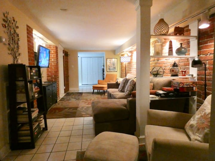 Cozy Chic Apartment In Lovely Mt. Pleasant - Takoma Park, MD