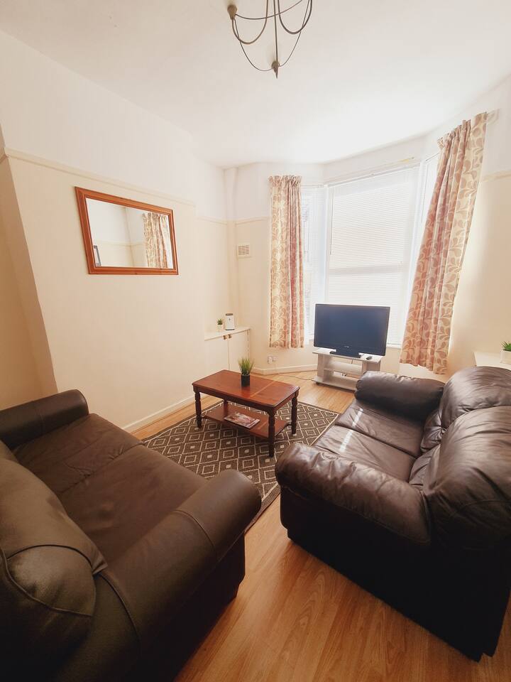 Simple And Warm Place - Liverpool